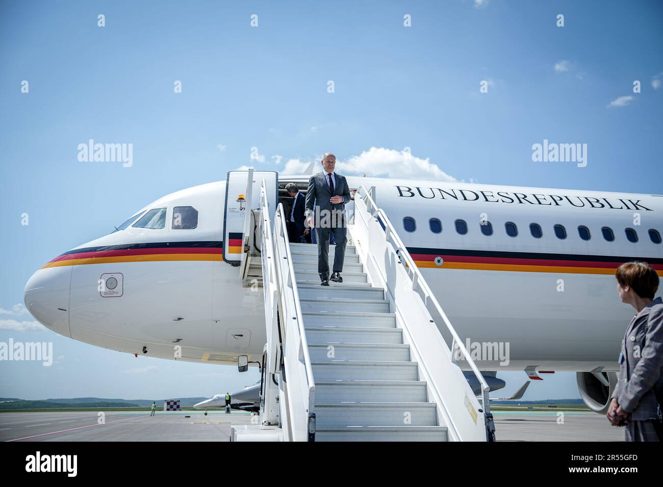 01 June 2023, Moldova, Chisinau: German Chancellor Olaf Scholz (SPD) arrives at Chisinau ...