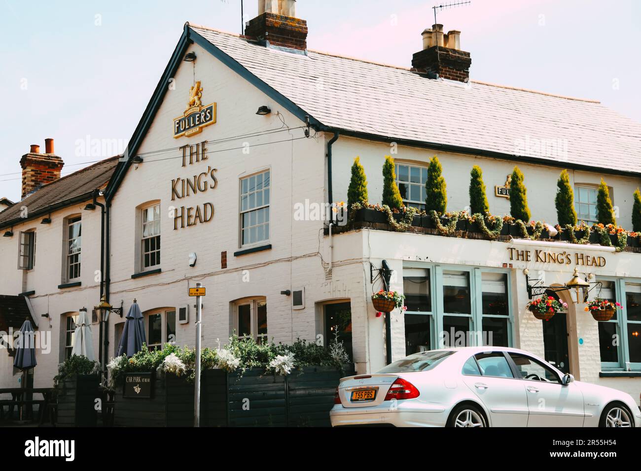 Fuller's Kings Head traditional English Public House in Guildford, King ...
