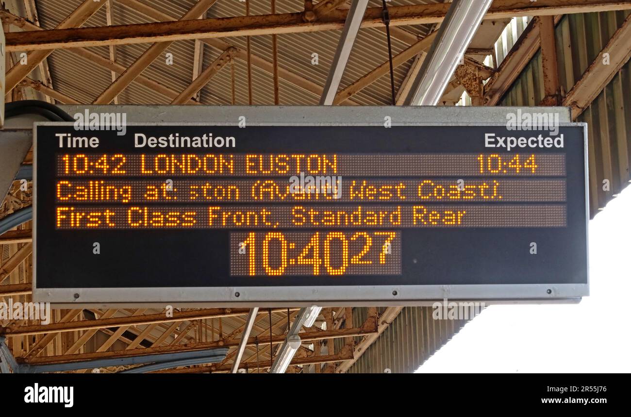 Train information display system hi-res stock photography and images ...