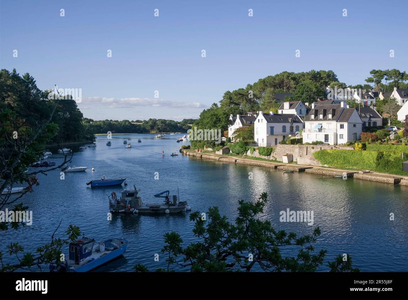 Le Bono (Brittany, north-western France): the harbour Stock Photo - Alamy
