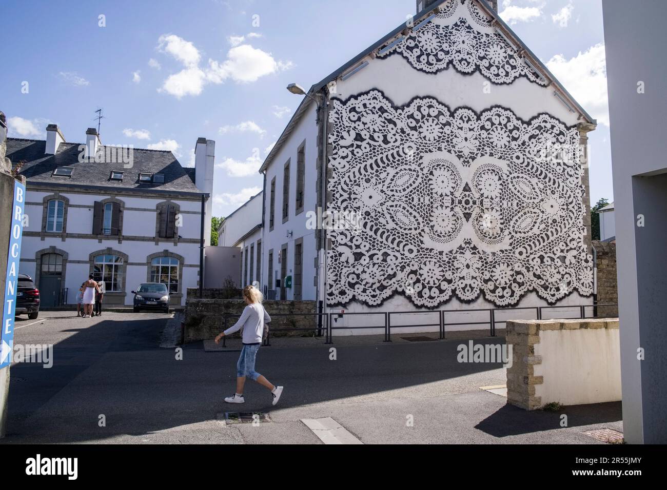 Street art and craft hi-res stock photography and images - Alamy