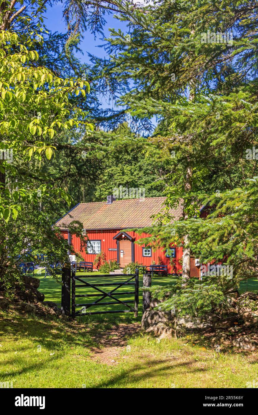 Exterior red garden gate hi-res stock photography and images - Alamy