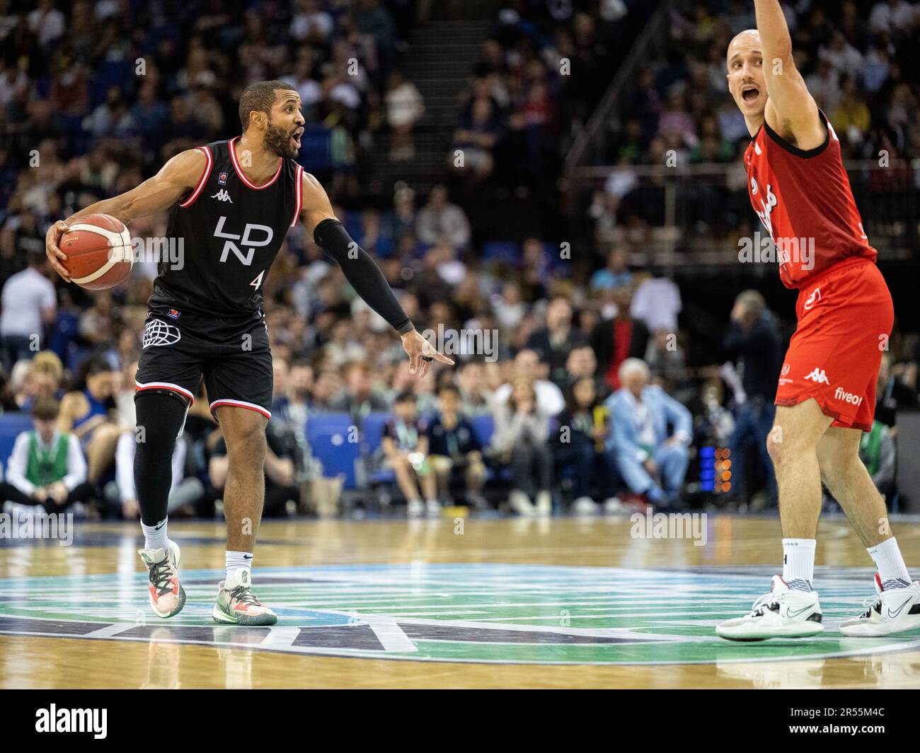 Men final hi-res stock photography and images - Alamy