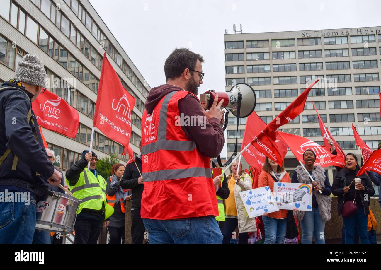 London, UK. 1st June 2023. Unite picket outside St Thomas' Hospital as ...