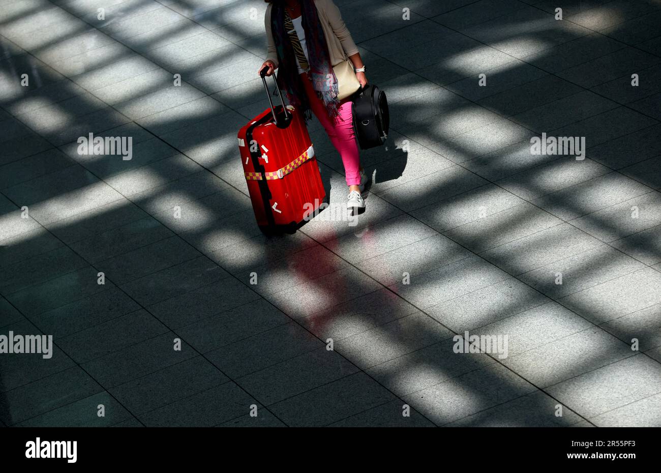 Walks through the terminal hi-res stock photography and images - Alamy