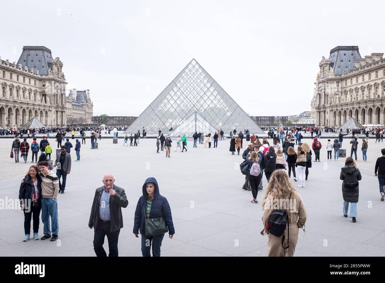 Glass pyramid roof ceiling hi-res stock photography and images - Alamy