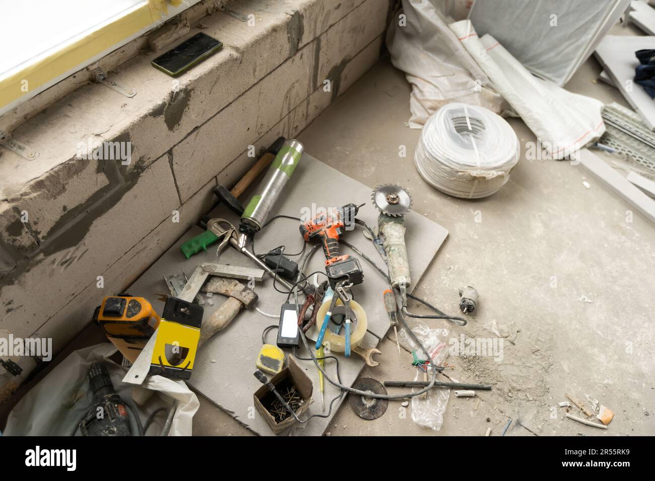 the initial stage of repair. Home repair Stock Photo - Alamy