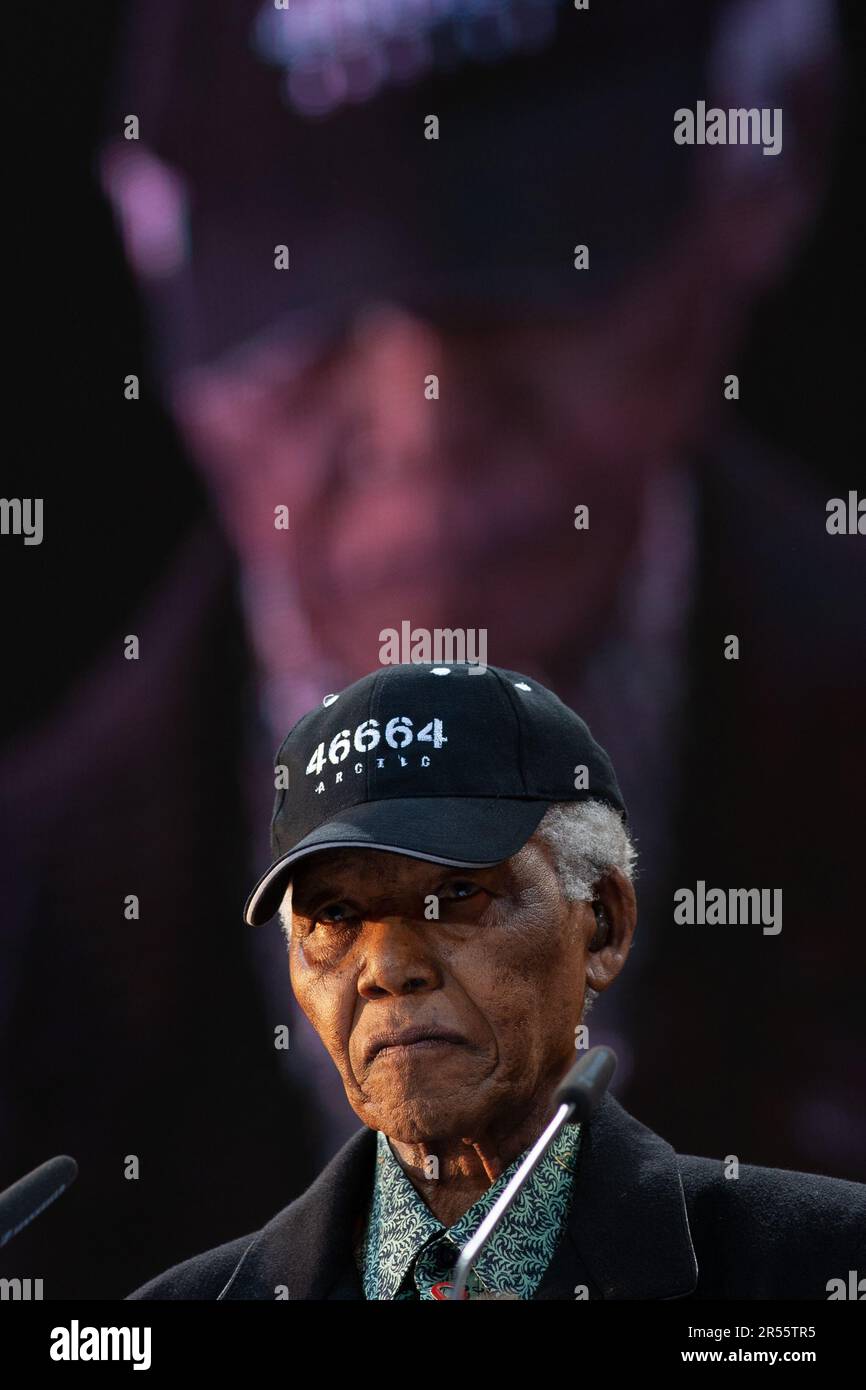 President nelson mandela 2005 hi-res stock photography and images - Alamy