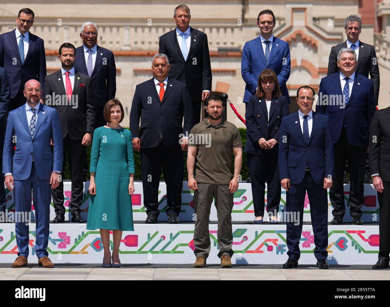 President of Ukraine, Volodymyr Zelensky poses with fellow European ...