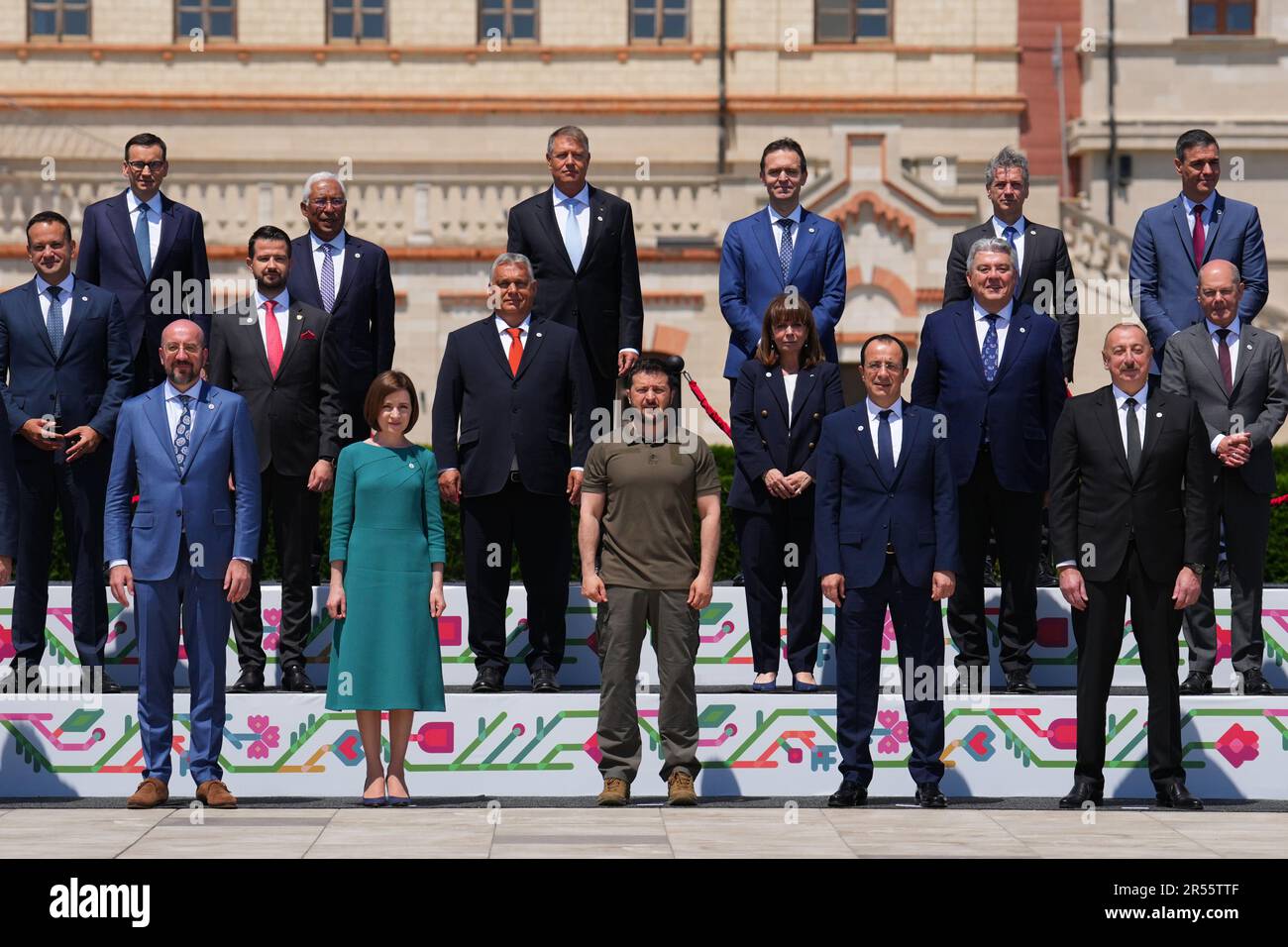 President of Ukraine, Volodymyr Zelensky poses with fellow European ...