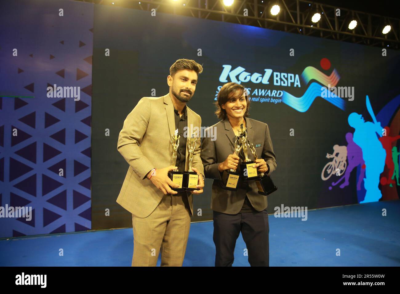 Bangladesh star batter Liton Das (L) won the Bangladesh Sports Press ...