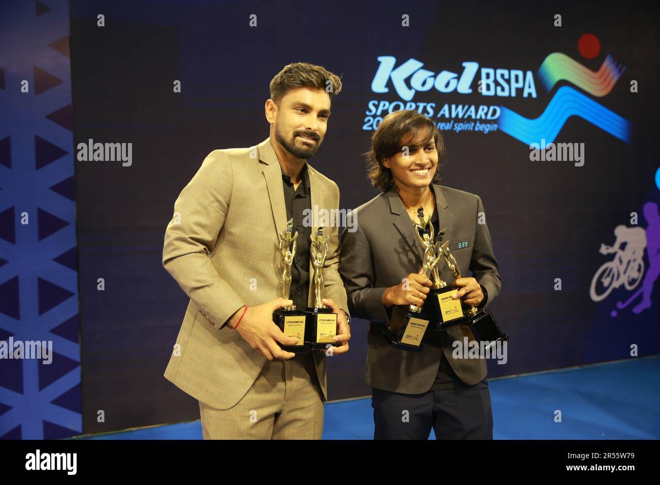 Bangladesh star batter Liton Das (L) won the Bangladesh Sports Press ...