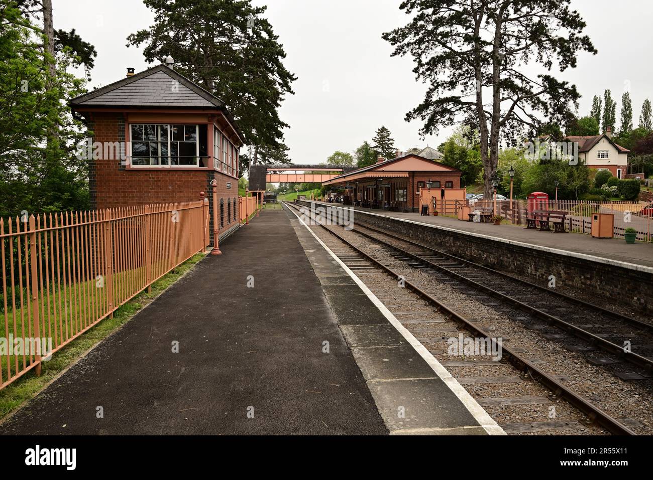 Broadway station on the Gloucestershire Warwickshire Steam Railway ...