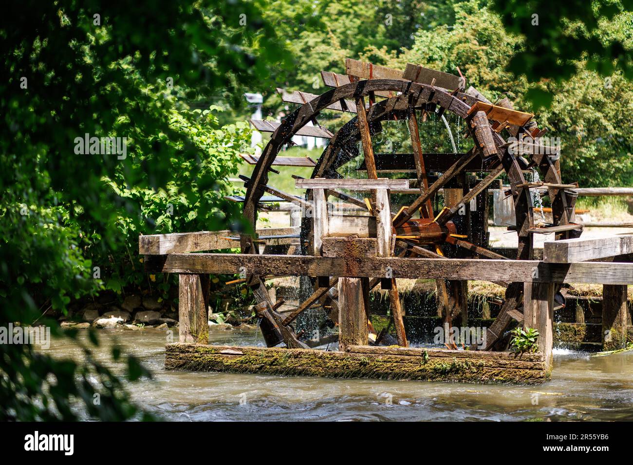01 June 2023, Bavaria, Nuremberg: The water wheel at the Lederersteg at ...