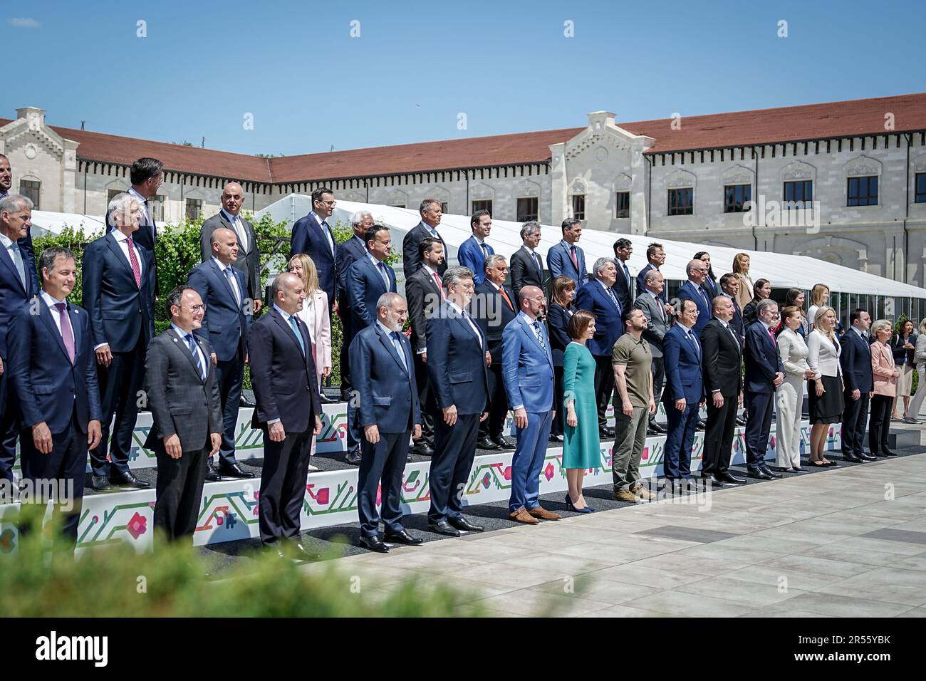01 June 2023, Moldova, Bulboaca: The heads of state and government with ...