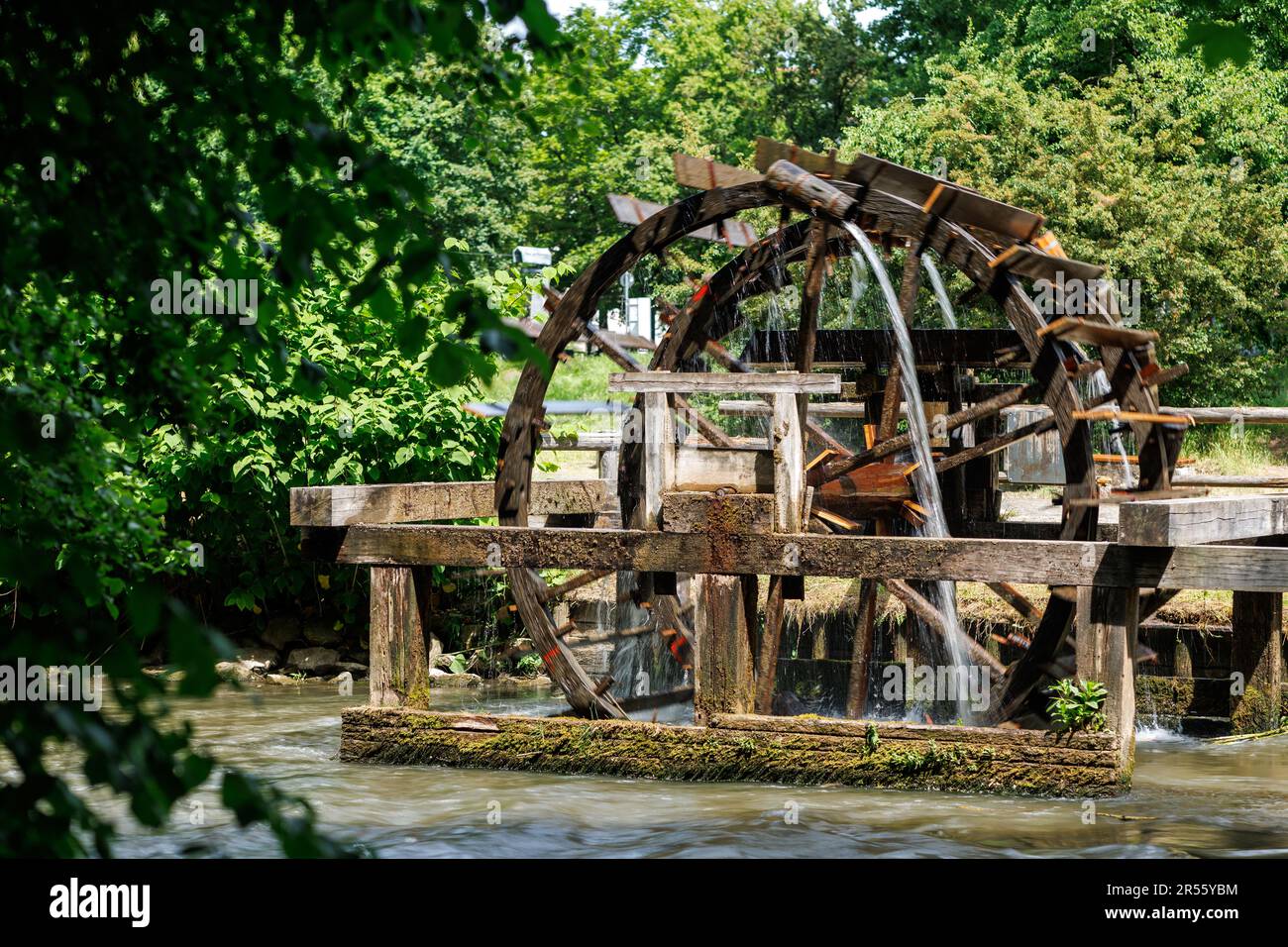 01 June 2023, Bavaria, Nuremberg: The water wheel at the Lederersteg at ...