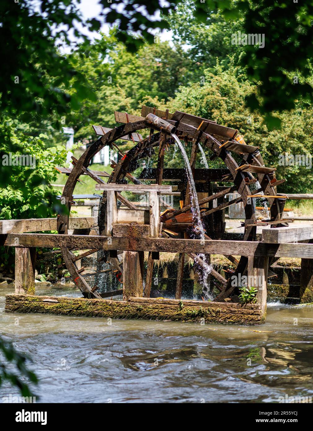 01 June 2023, Bavaria, Nuremberg: The water wheel at the Lederersteg at ...