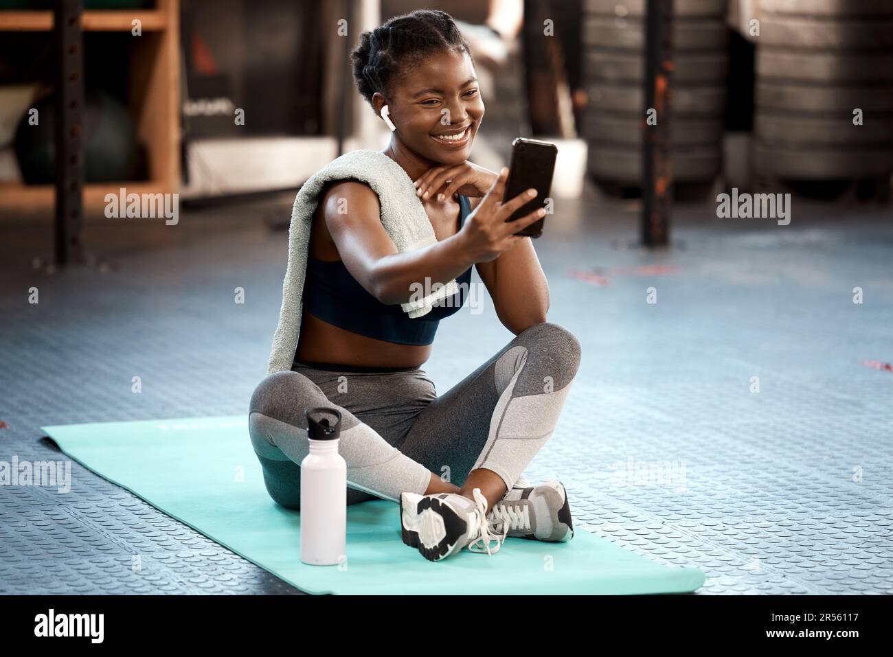 African influencer talking selfie hi-res stock photography and images ...