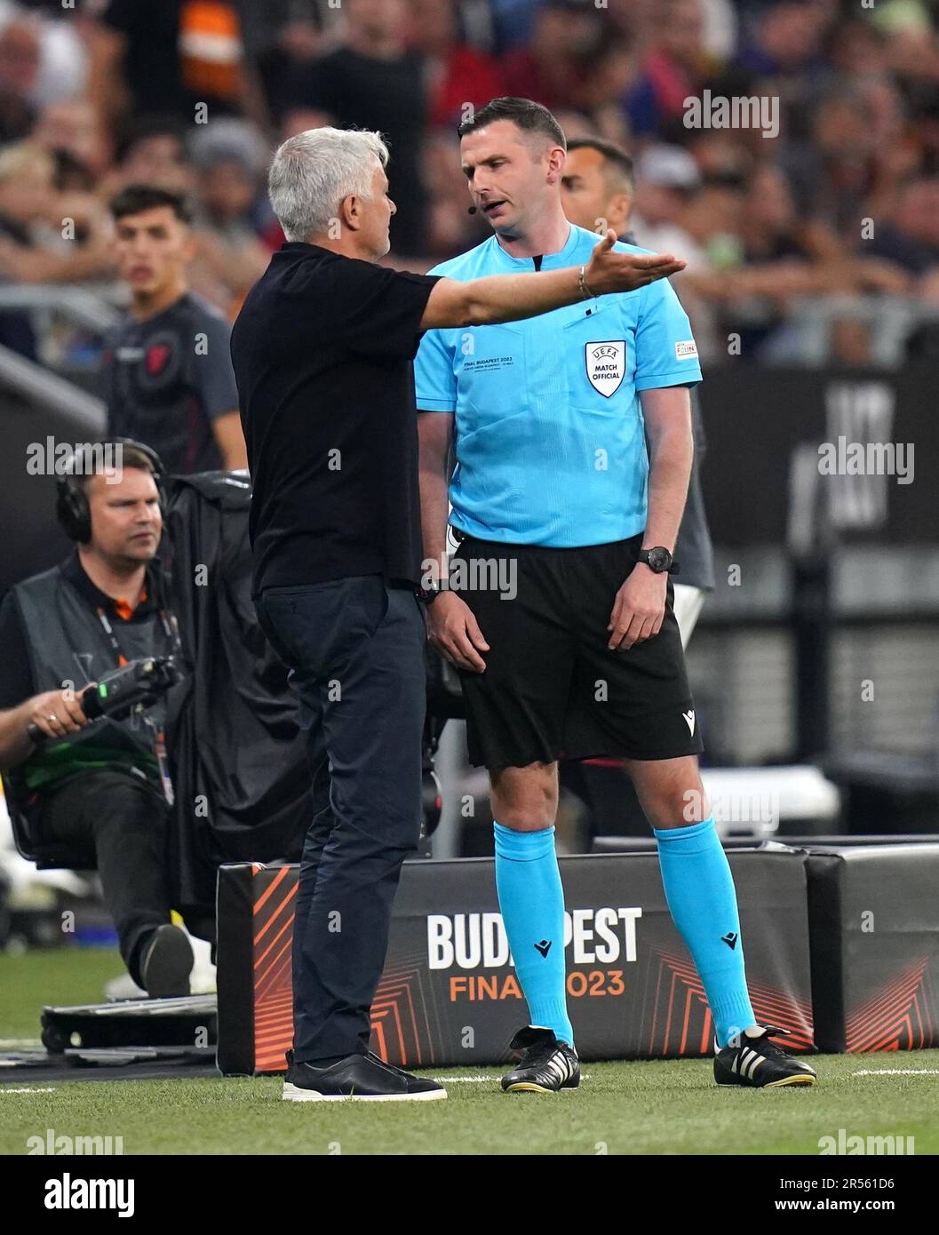 Roma manager Jose Mourinho exchanges words with fourth official Michael ...