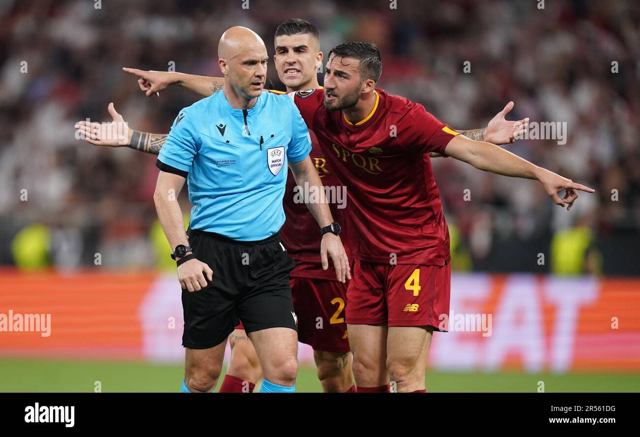 Referee Anthony Taylor is surrounded by Roma players during the UEFA ...