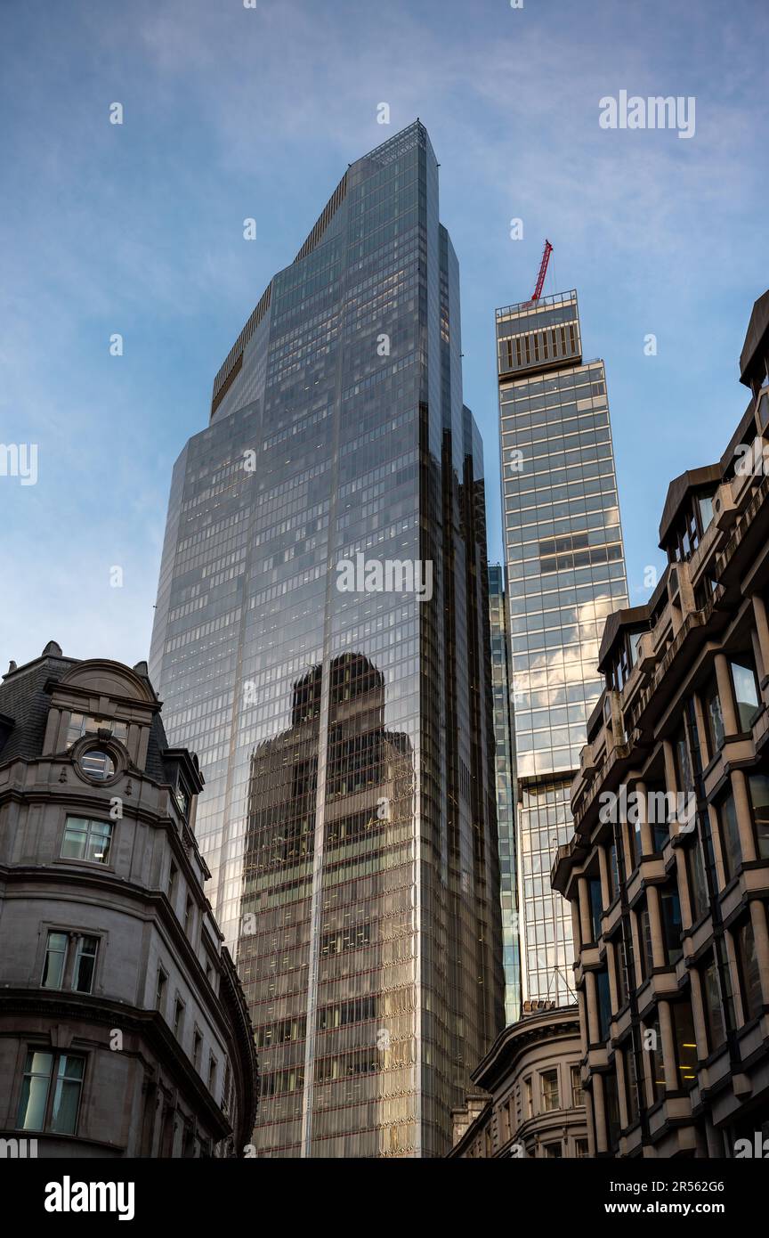 London, UK: Looking up at the skyscrapers of 22 Bishopsgate (left) and ...