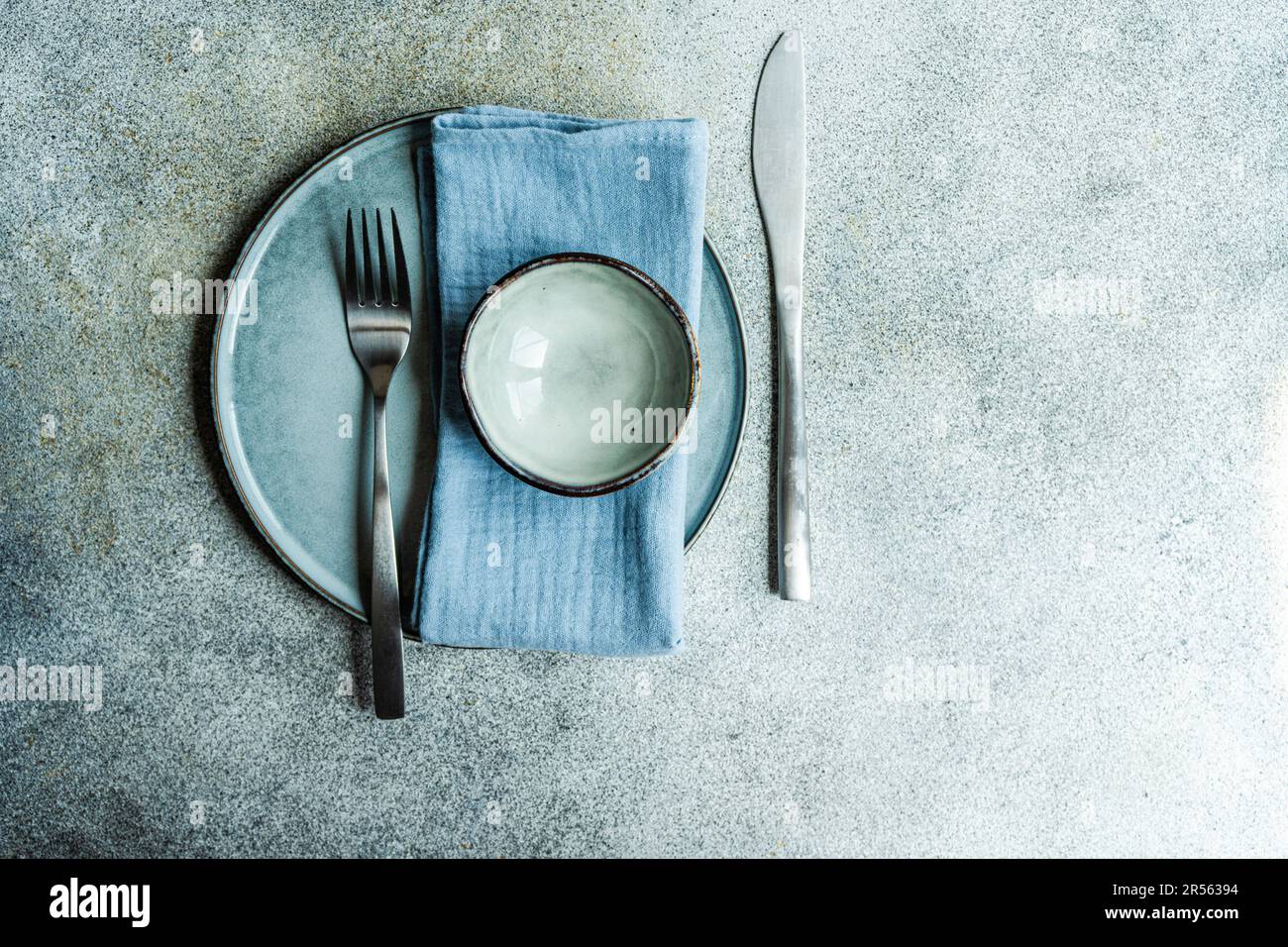 Overhead view of a rustic place setting on a table Stock Photo - Alamy