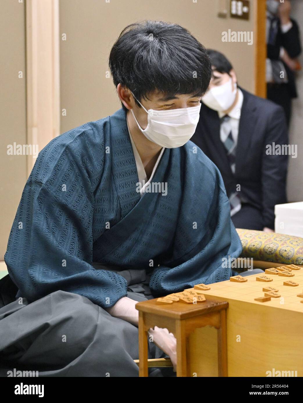 Shogi prodigy Sota Fujii reviews Game 5 of the best-of-seven Meijin ...