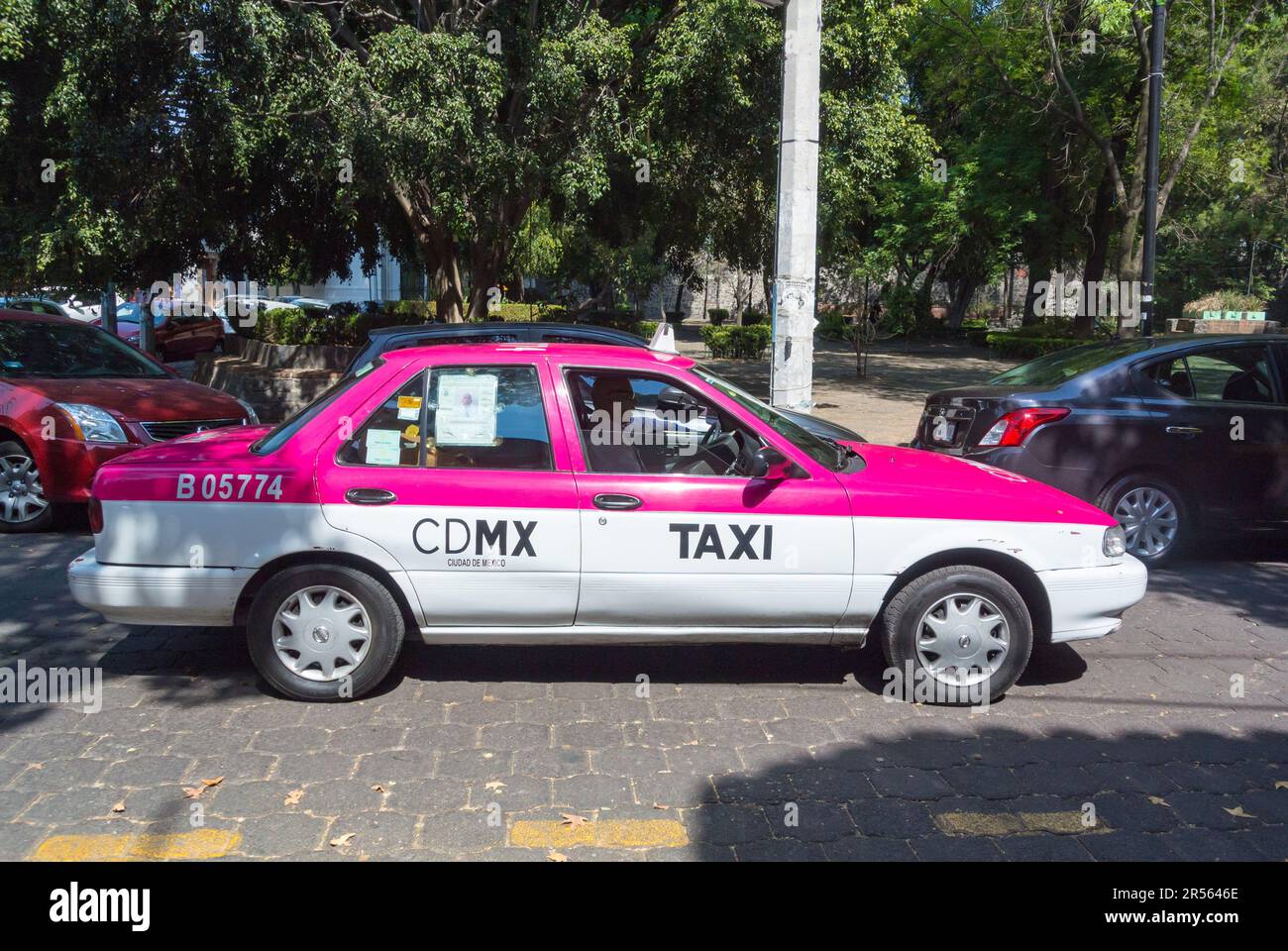A pink taxi with a mexican driver, mexico city, mexico Stock Photo - Alamy