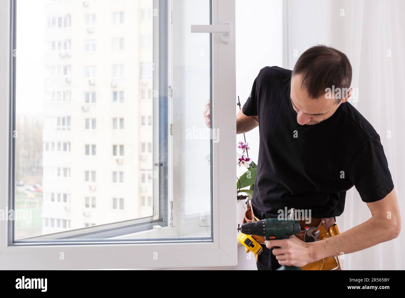 Construction worker installing window in house Stock Photo - Alamy