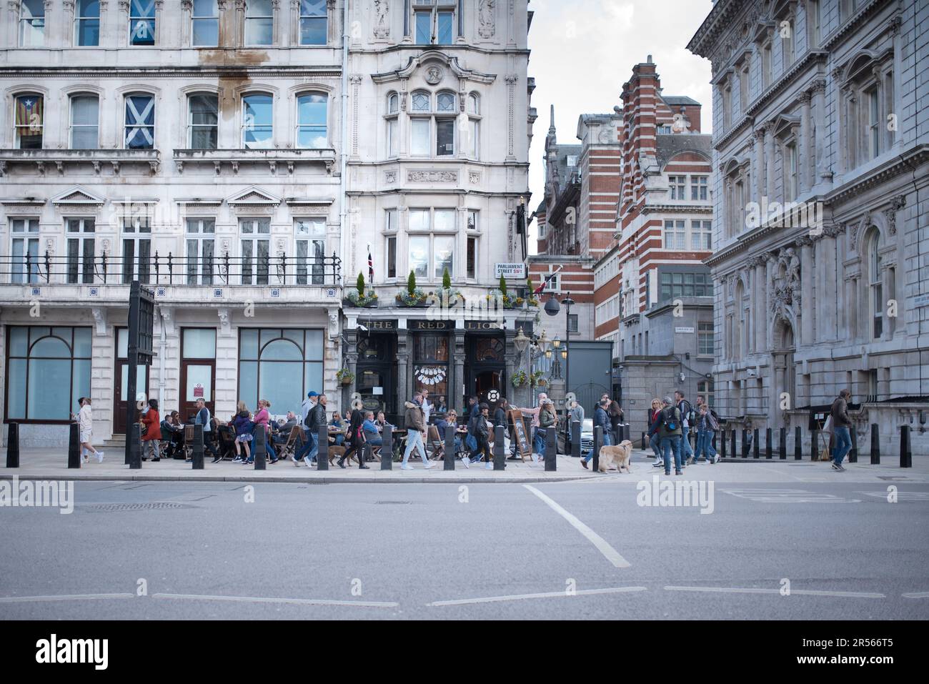 Westminster mps queue hi-res stock photography and images - Alamy