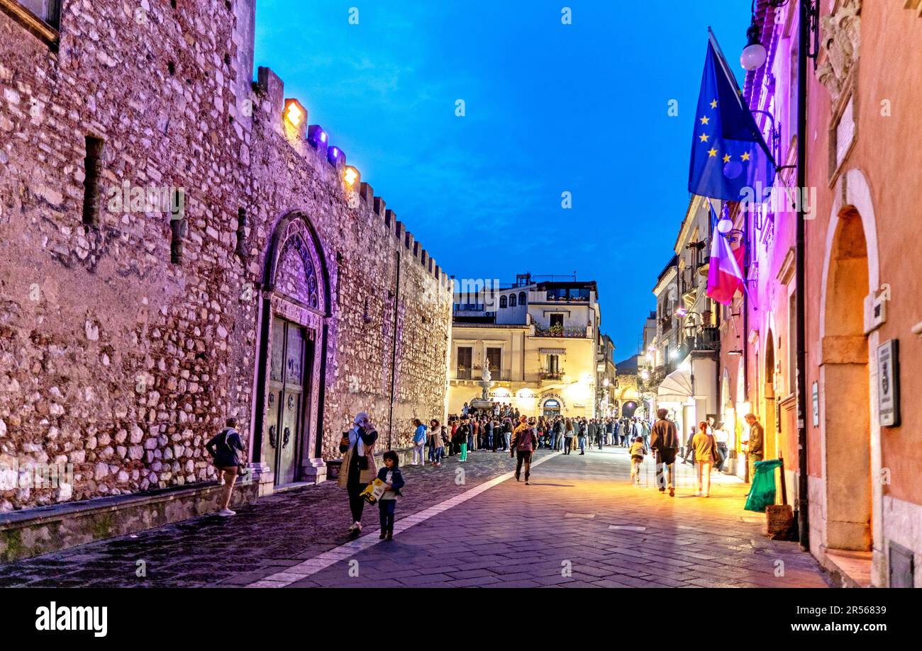 Central Taormina At Night Sicily Stock Photo - Alamy