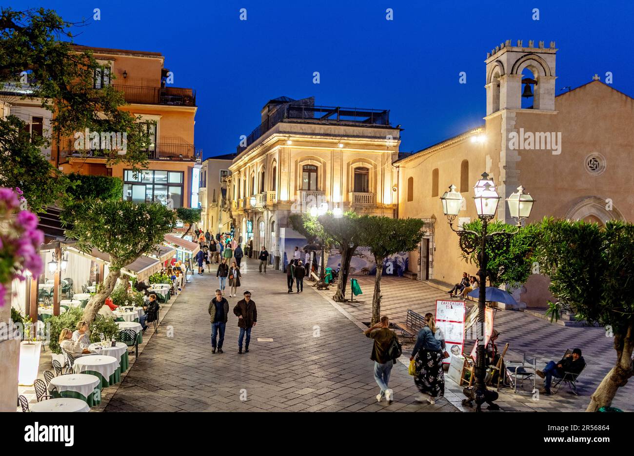 Central Taormina At Night Sicily Stock Photo - Alamy