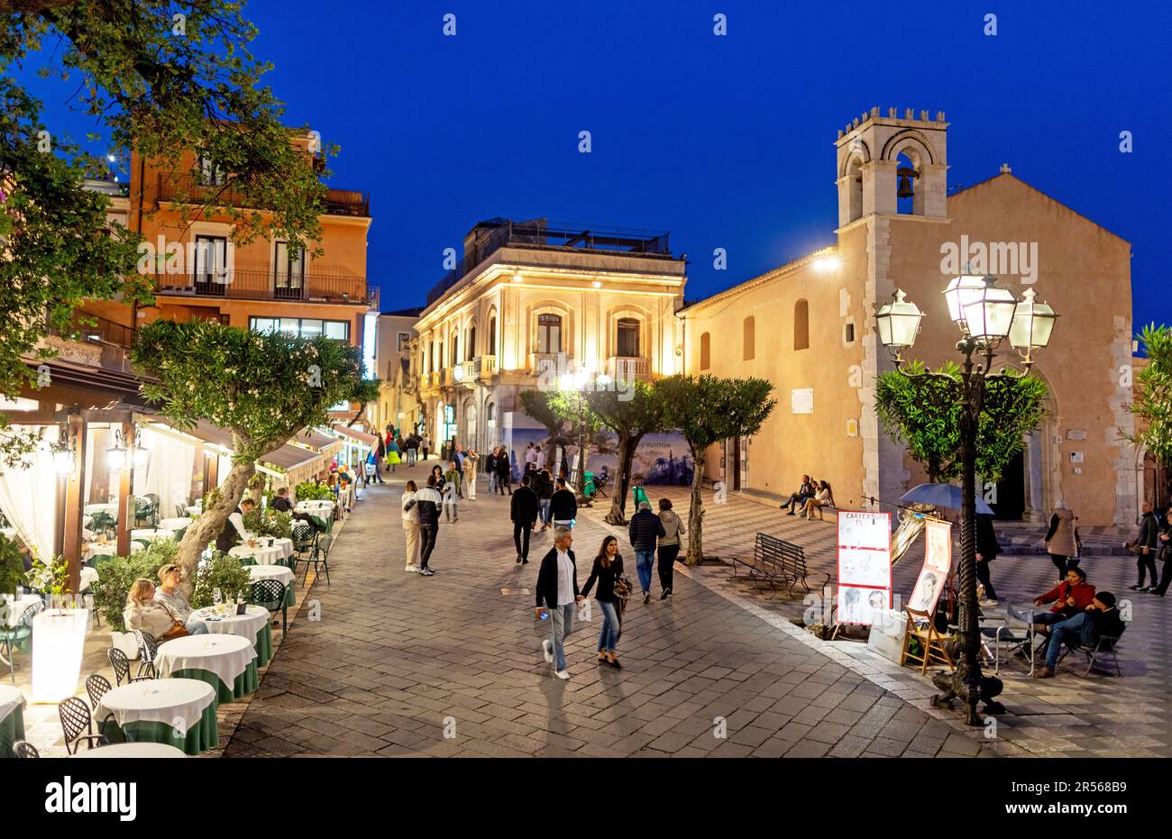 Central Taormina At Night Sicily Stock Photo - Alamy