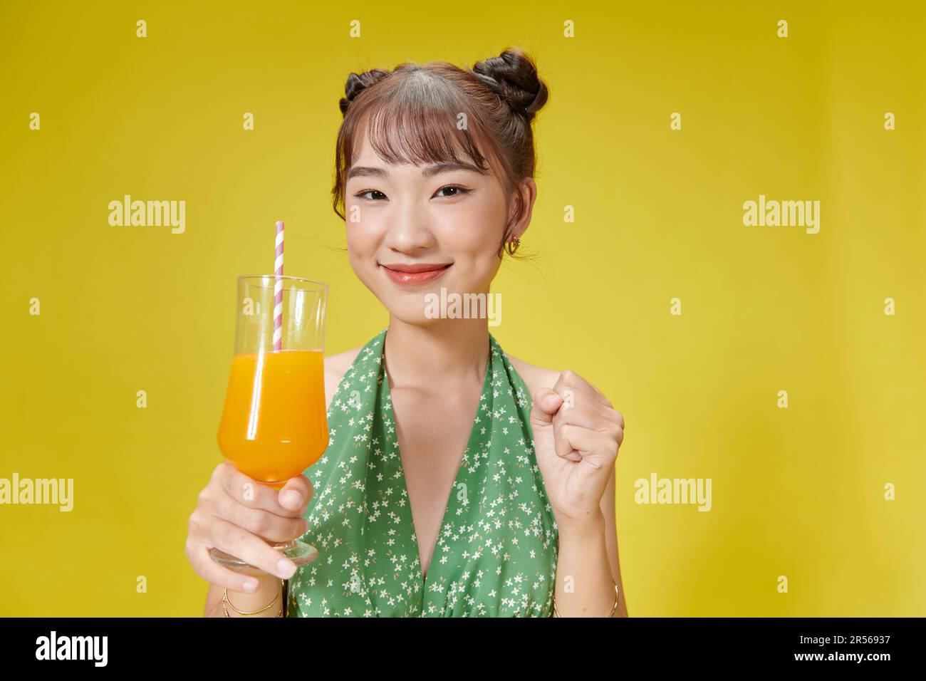 Asian woman with cocktail hi-res stock photography and images - Alamy