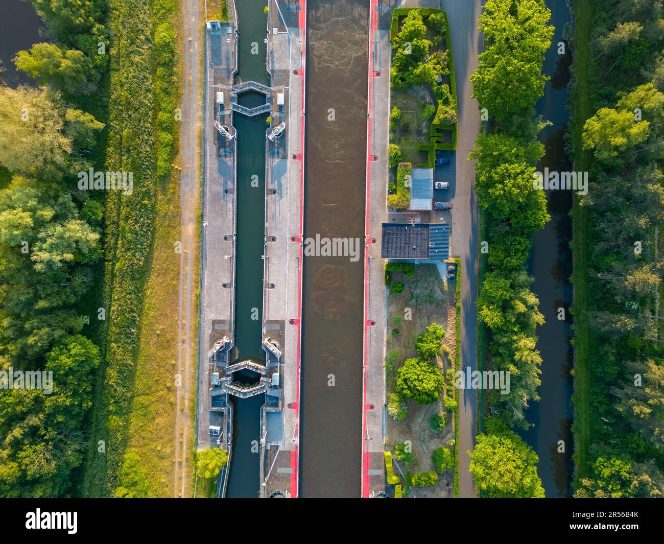 Top down ship hi-res stock photography and images - Alamy