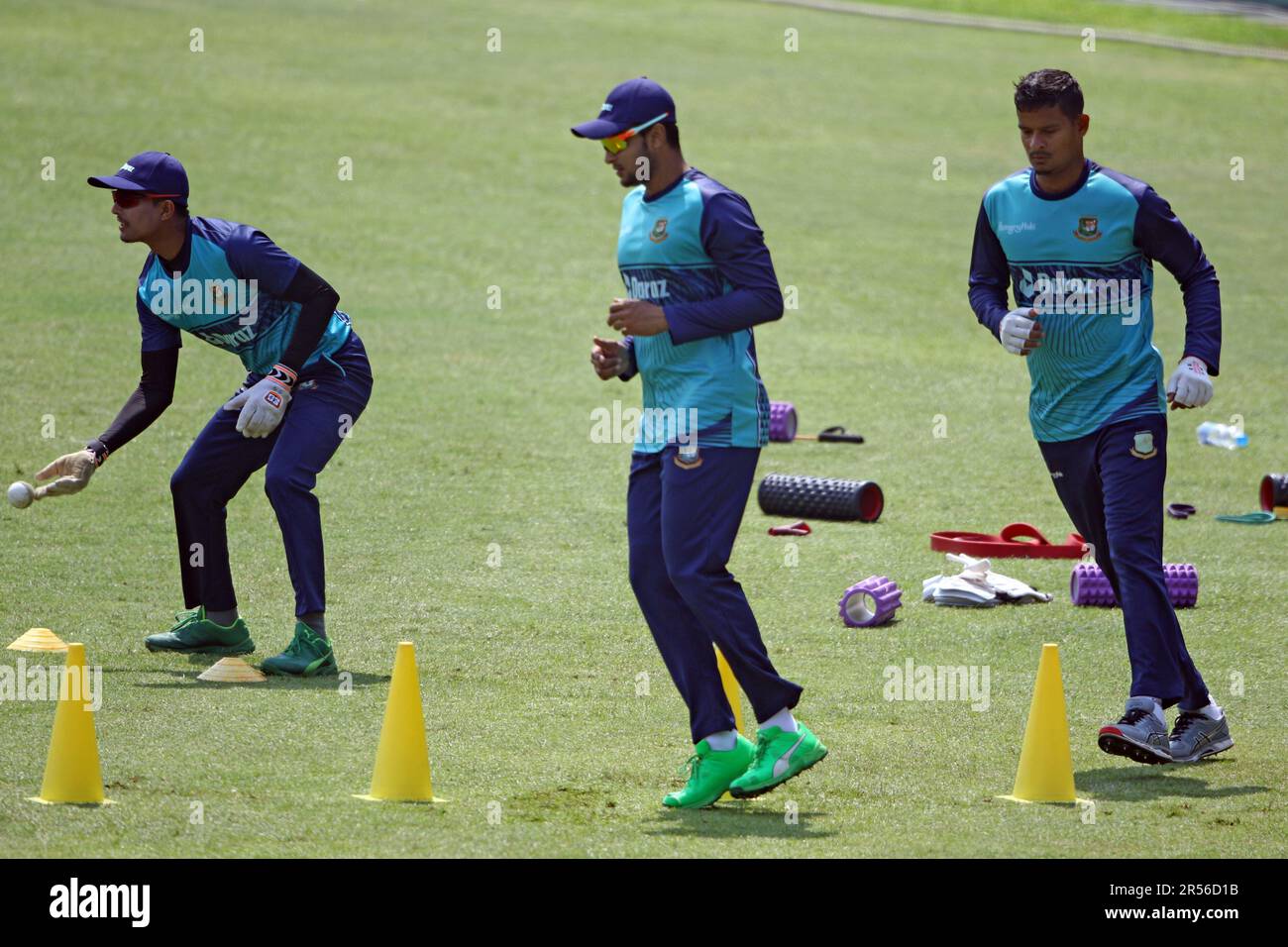 Bangladeshi ace all rounder Shakib Al Hasan (M) along Hasan Mehidy (L ...