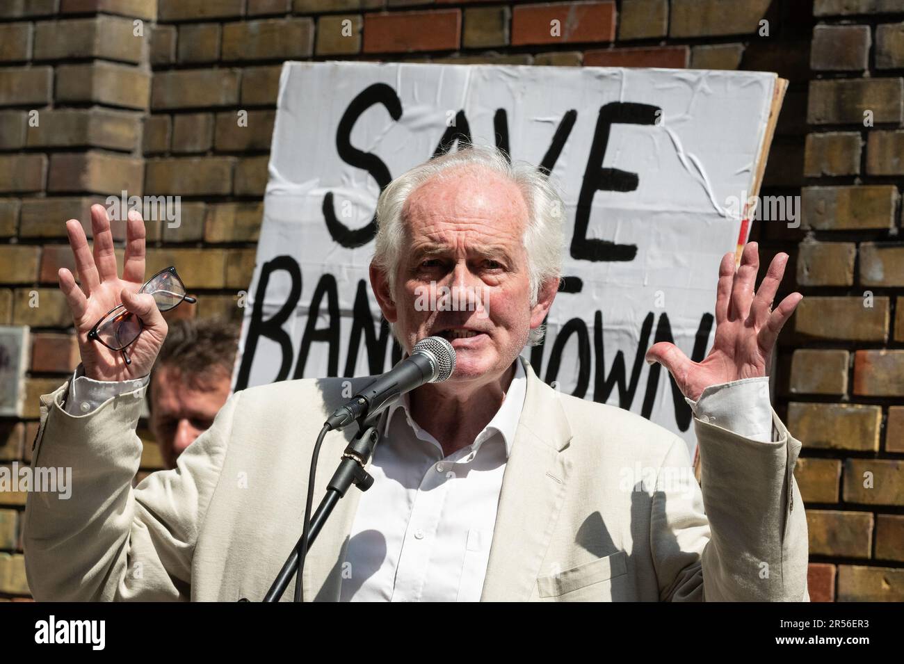 Art historian hi-res stock photography and images - Alamy