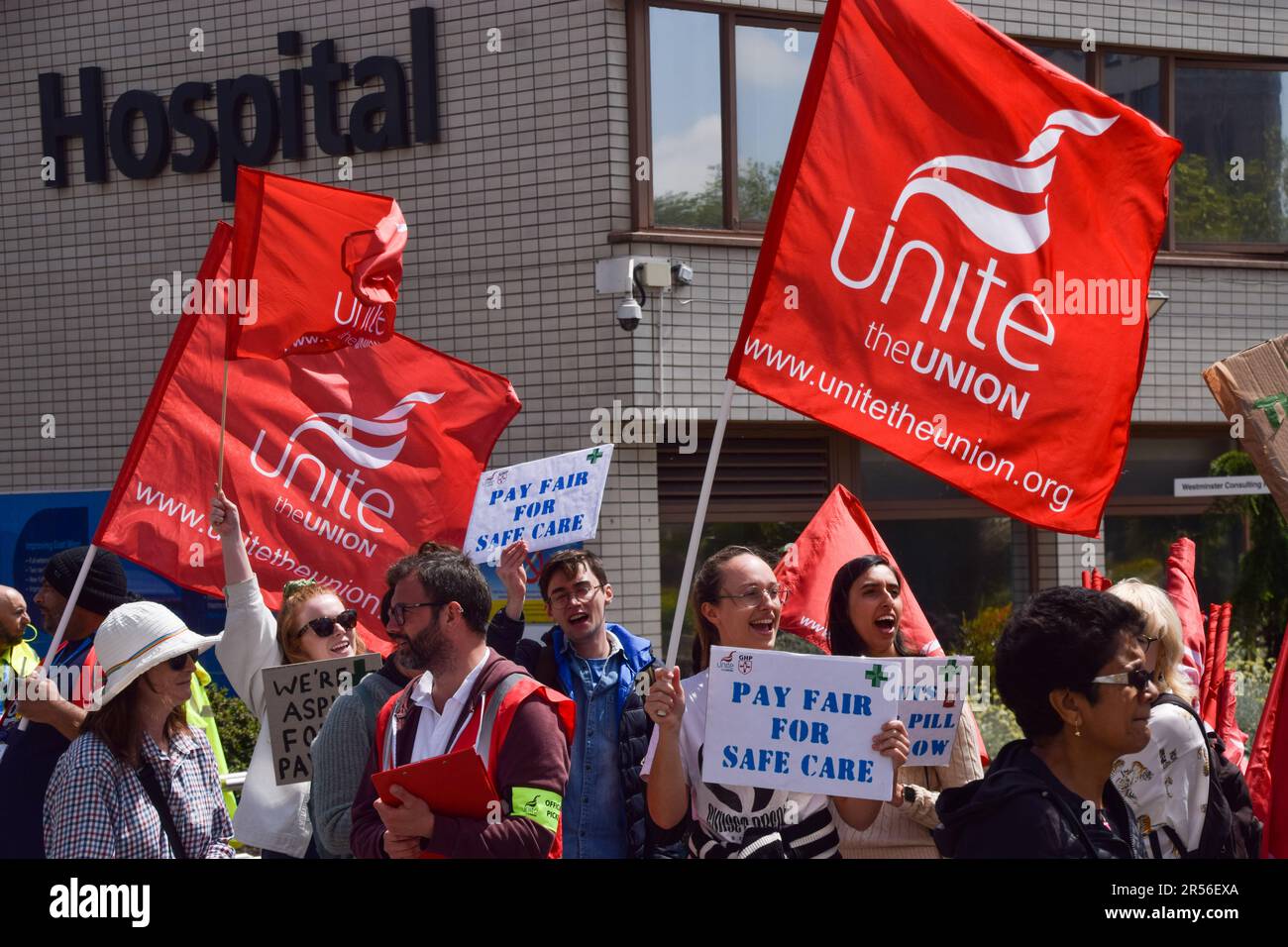 London, UK. 1st June 2023. Unite picket outside St Thomas' Hospital as ...