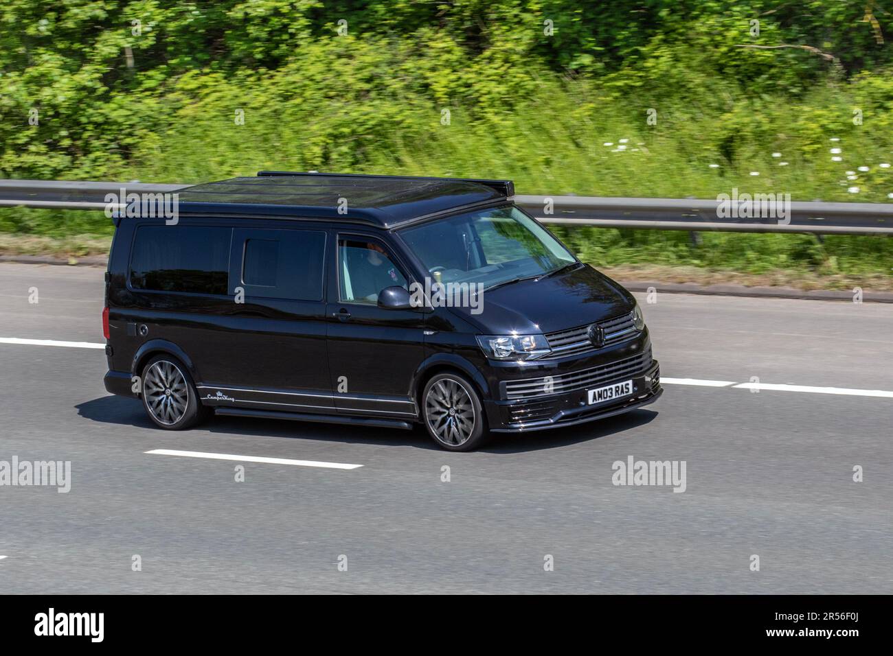 2016 Black VW Volkswagen VW TRANSPORTER T28 S-LINE TDI BMT travelling ...