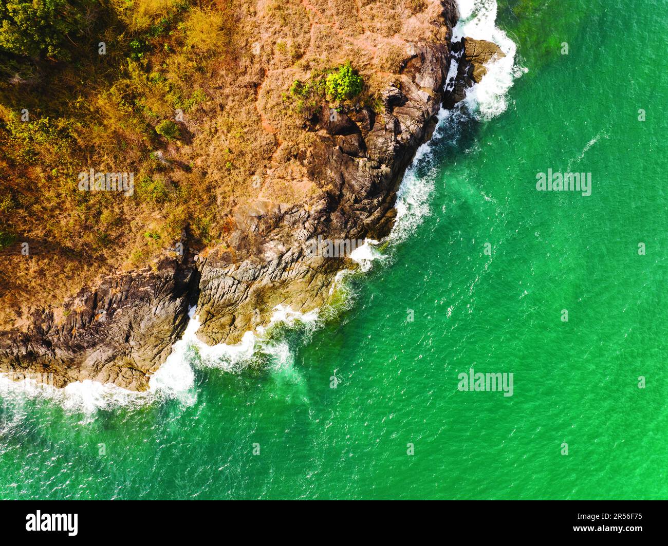 Top view seashore cliff hi-res stock photography and images - Alamy