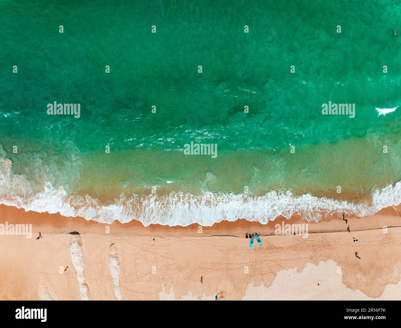 Large foaming ocean waves hi-res stock photography and images - Alamy