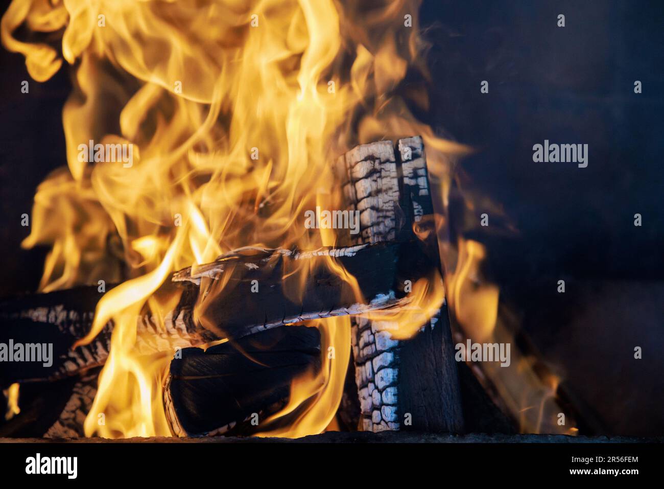 Wood firewood used cooking hi-res stock photography and images - Alamy