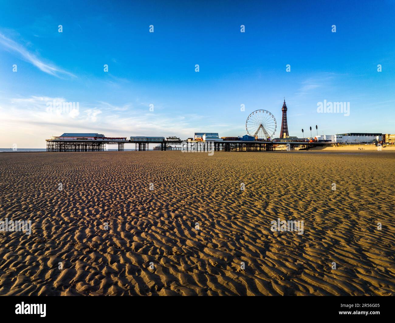 Landscape photograph of blackpool tower hi-res stock photography and ...