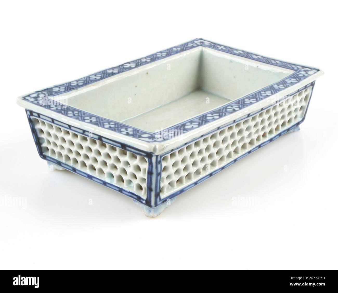 Antique 18th century Chinese blue and white porcelain reticulated ...