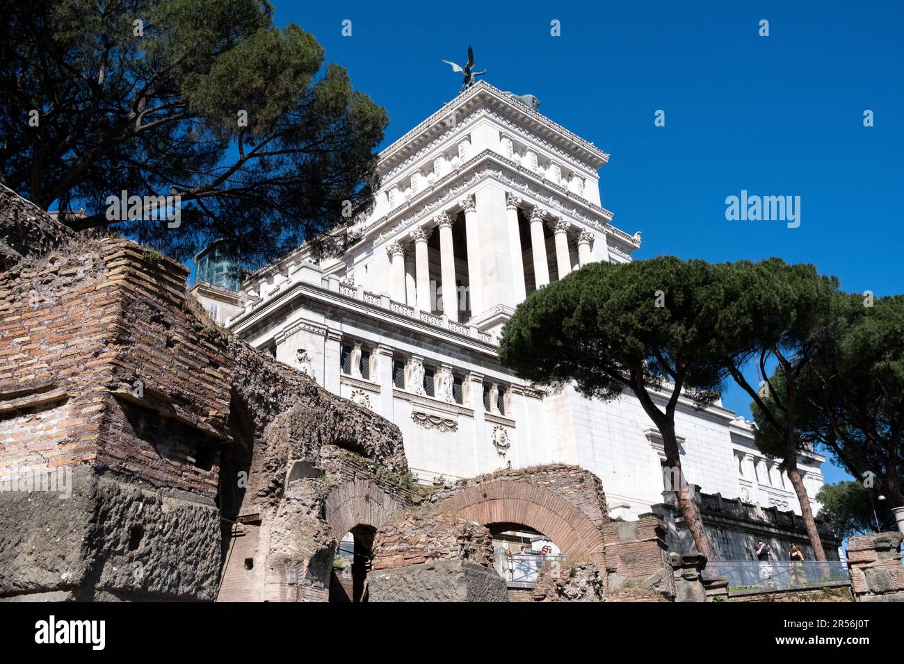 Monumento de emmanuel ii victor hi-res stock photography and images - Alamy