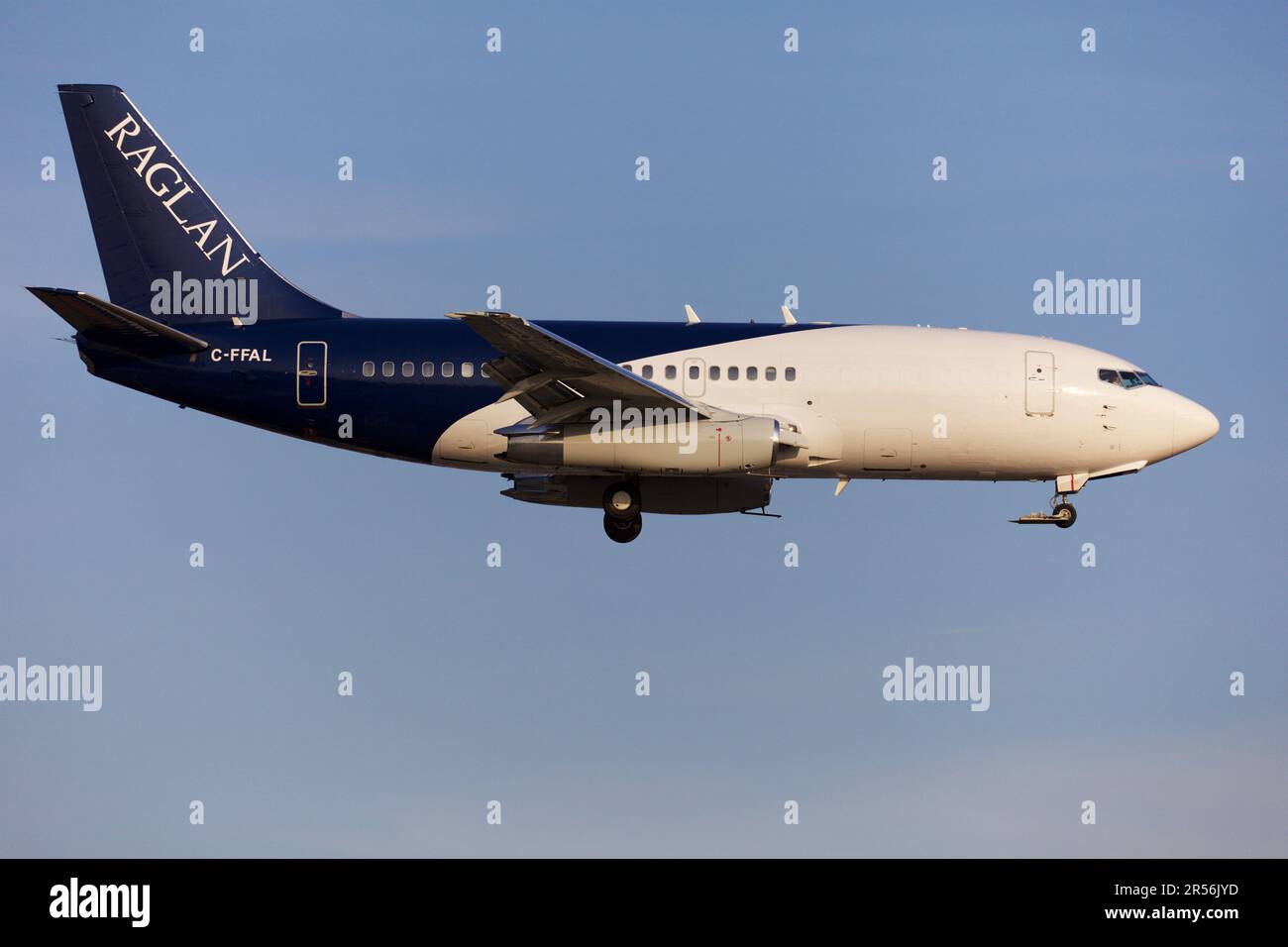 Raglan 737-200 Landing at Pearson Airport, Runway 23 Stock Photo - Alamy