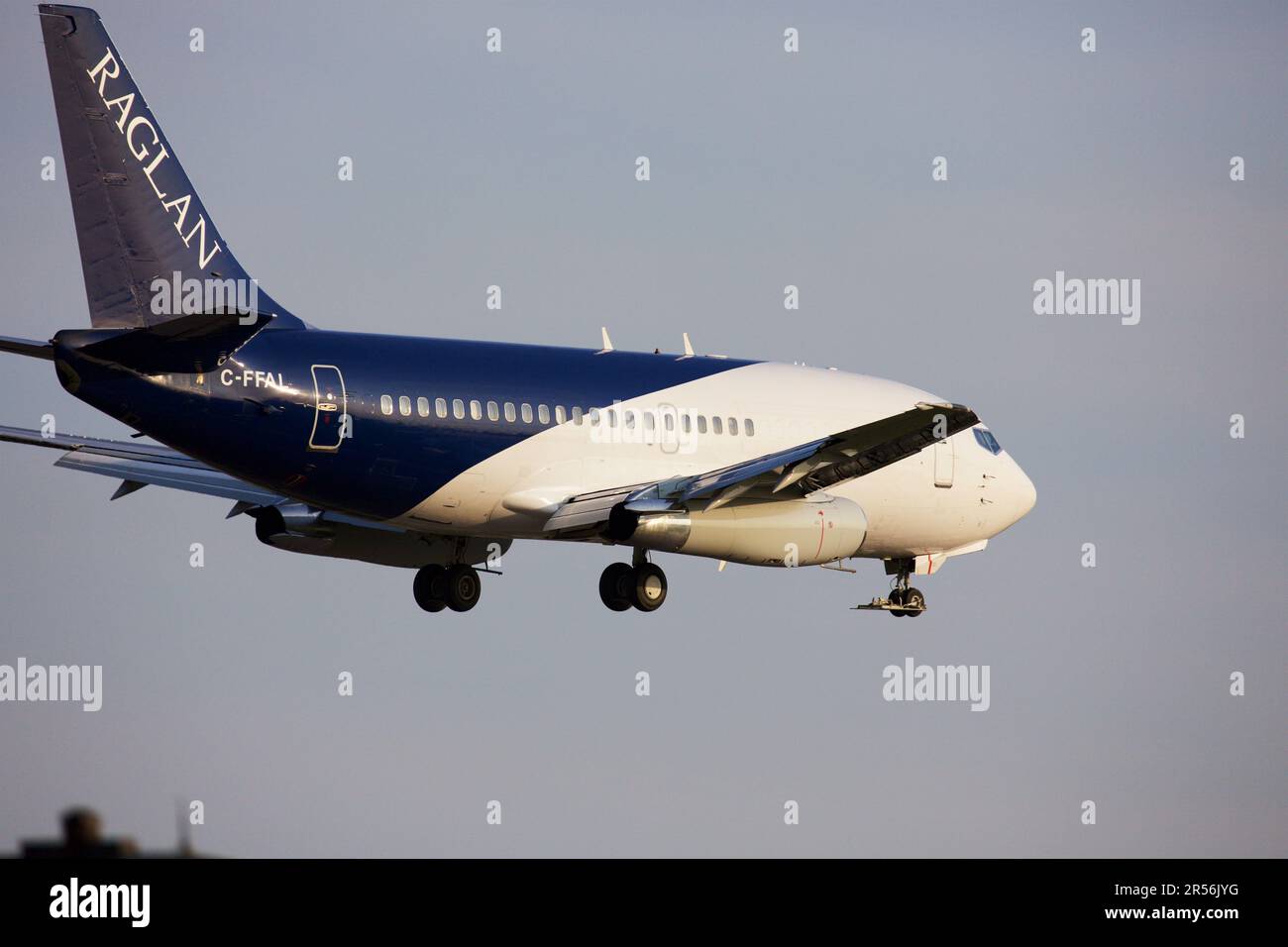 Raglan 737-200 Landing at Pearson Airport, Runway 23 Stock Photo - Alamy
