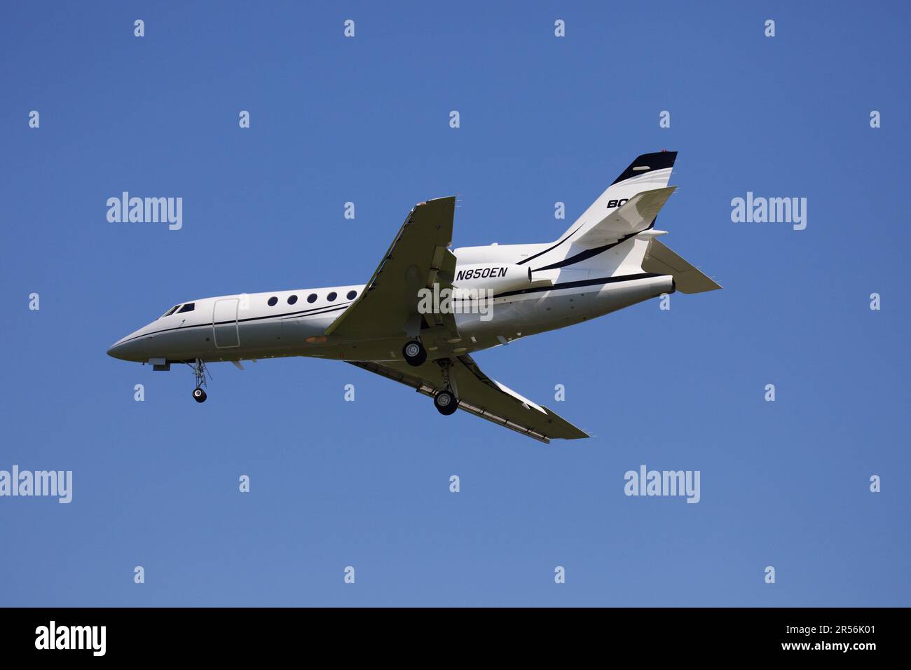 Landing at Pearson Airport, Runway 23 Stock Photo - Alamy