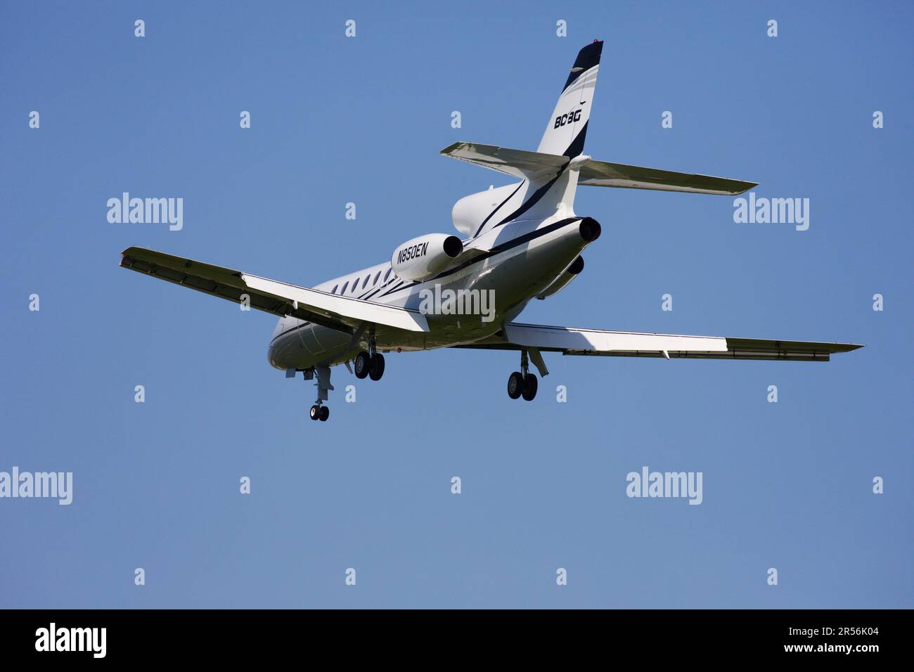 N850EN Landing at Pearson Airport, Runway 23 Stock Photo - Alamy