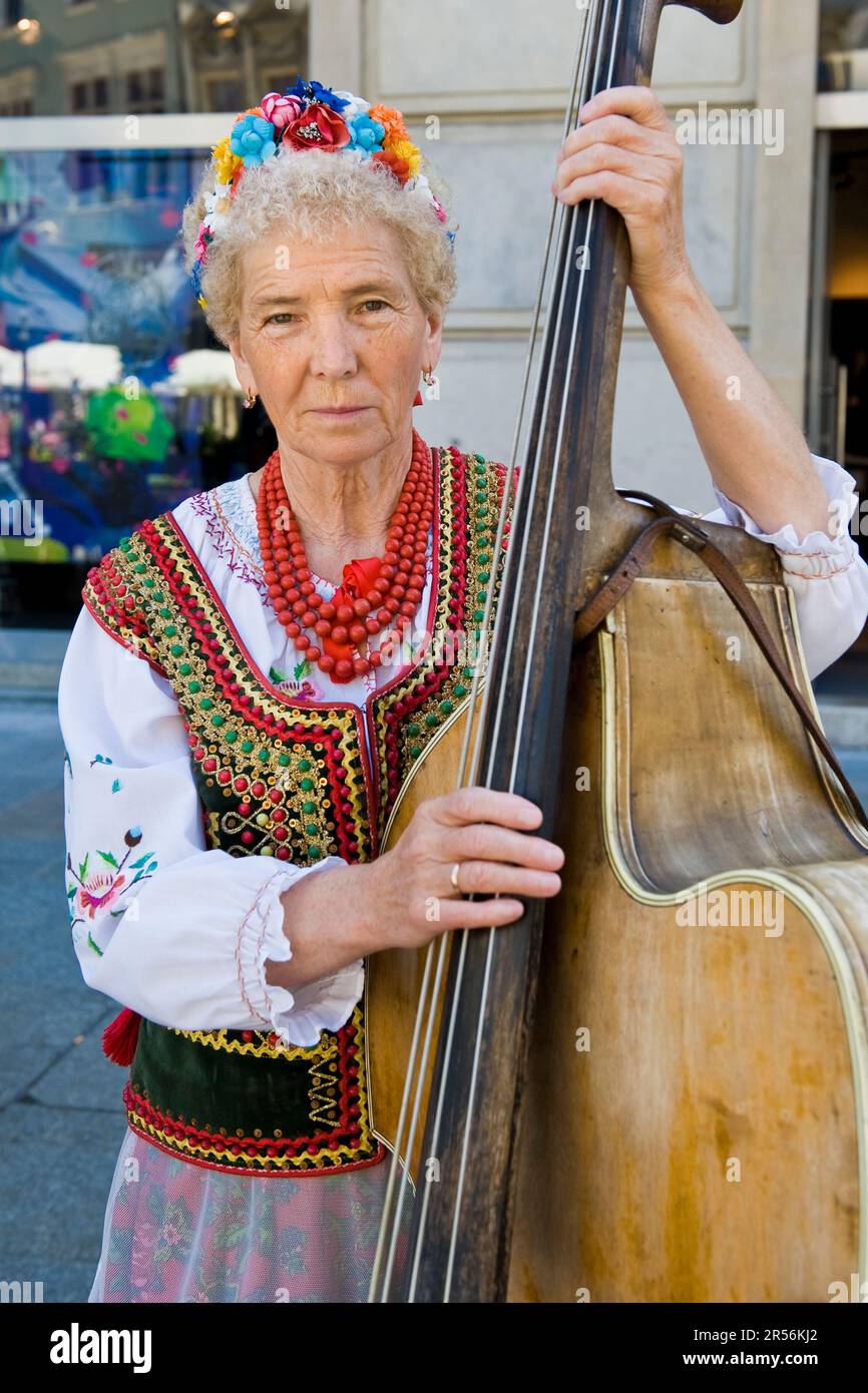 Elderly women in traditional hi-res stock photography and images - Alamy